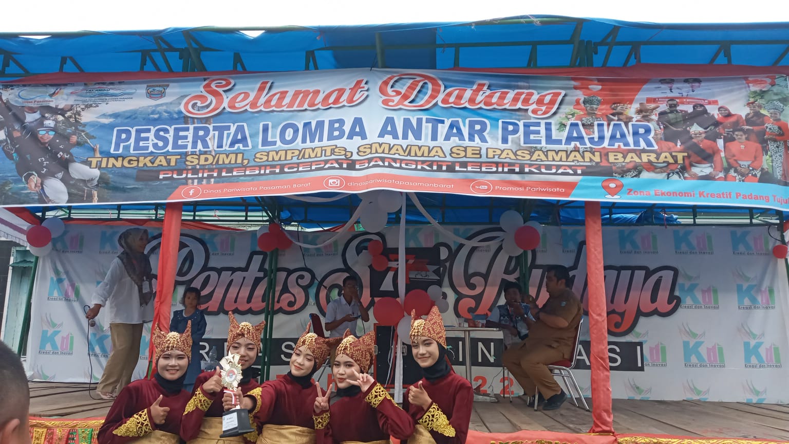 Siswa SMPN 1 Luhak Nan Duo berhasil meraih juara 1 pada lomba antar ...